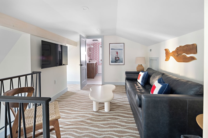 New Crows Nest Ocean View L Downtown L Queen Suite - Newburyport, MA