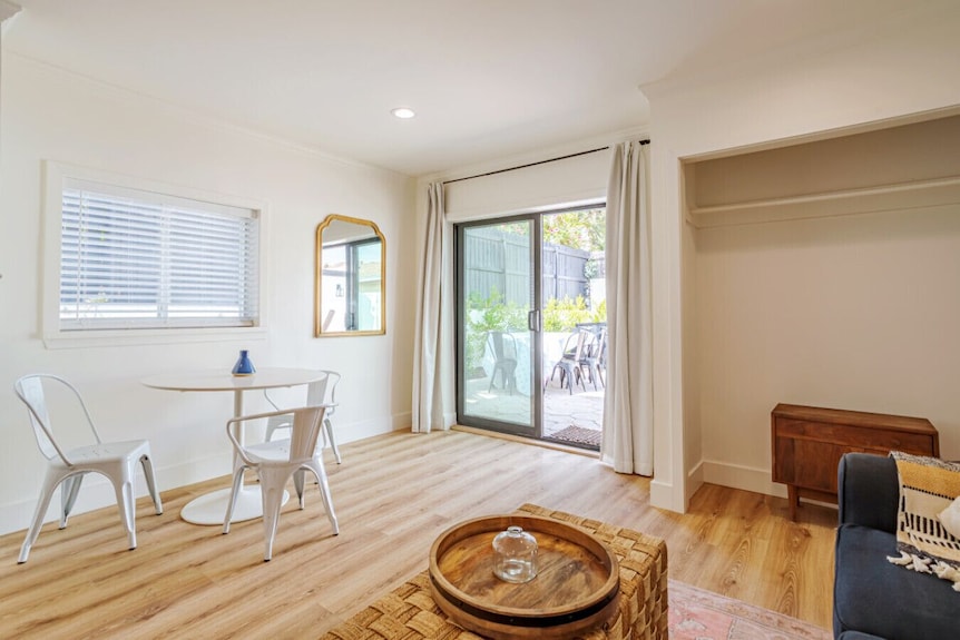 Modern Guest Unit Universal Studios Hot Tub Fire Pit - West Hollywood