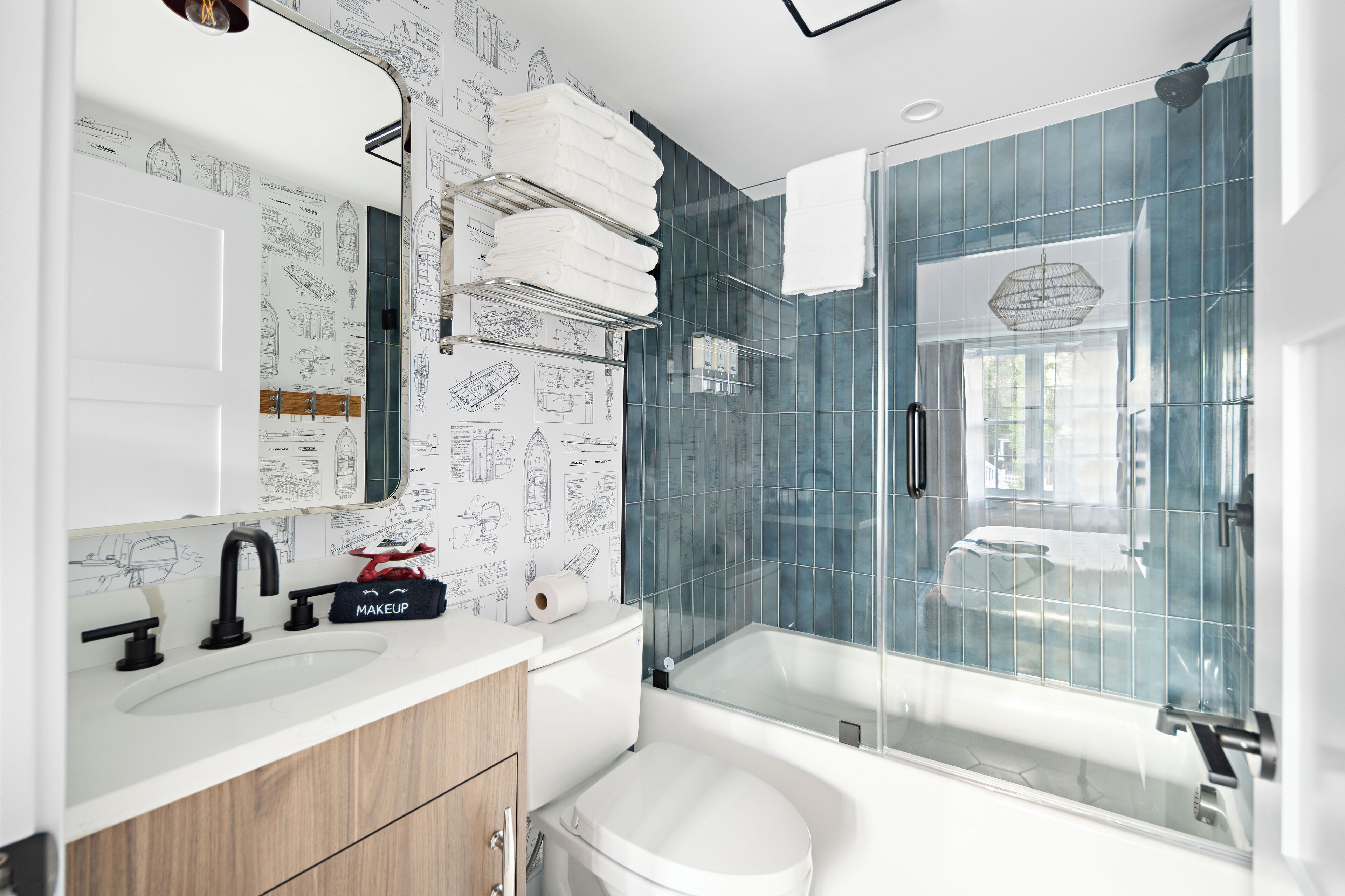 New Boutique Queen Escape L Downtown L Backyard - Salisbury, MA