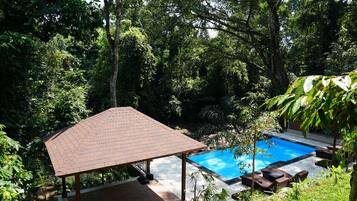 2 piscinas exteriores