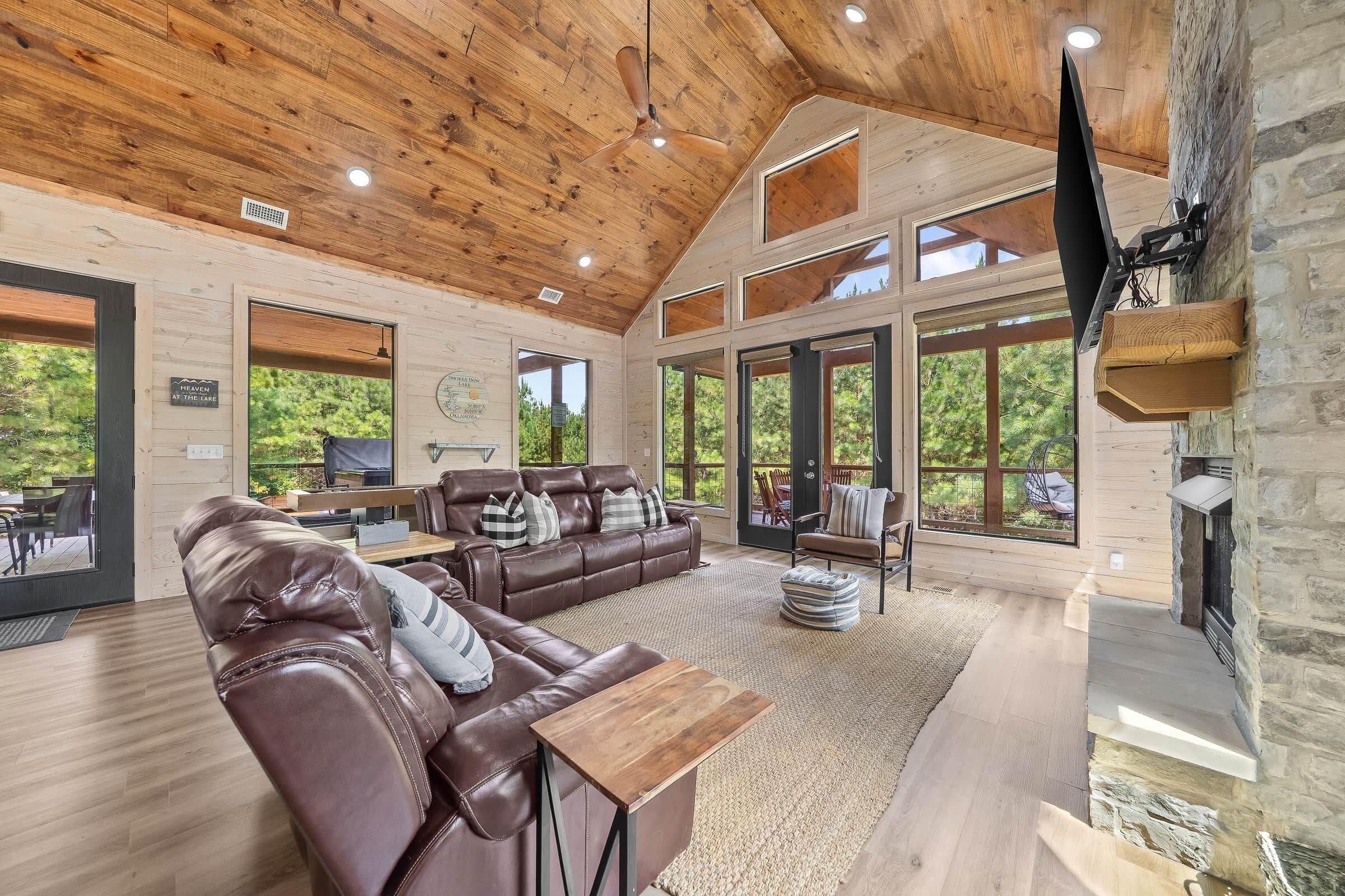 Hochatown Cabin Private Pool Hot Tub Game Room - Hochatown, OK