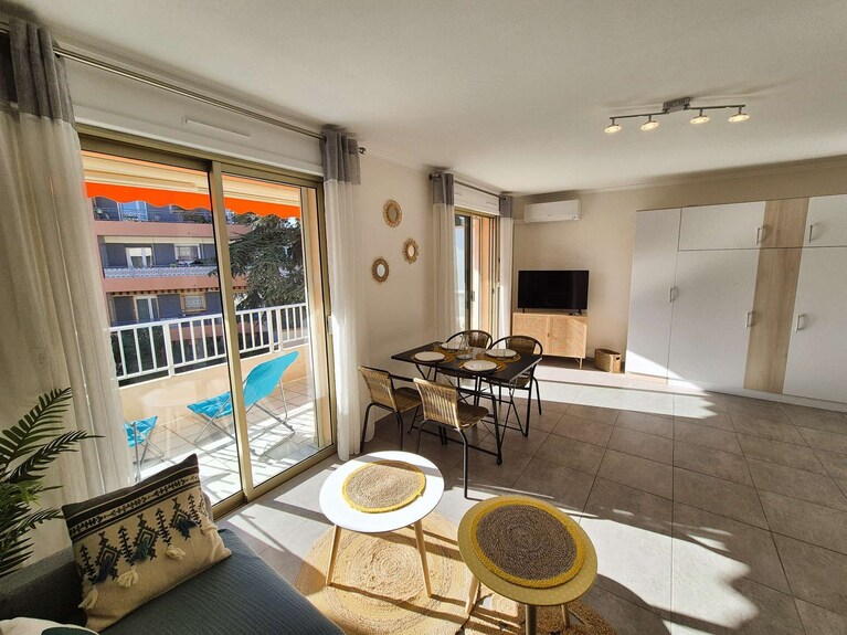 Studio Air Conditioning Et Parking, All On Foot - Sanary-sur-Mer