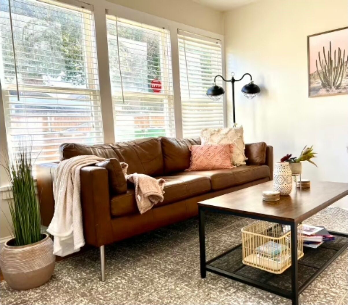 The Blue Oasis 2br Cottage W/pet-friendly Yard - San Angelo, TX