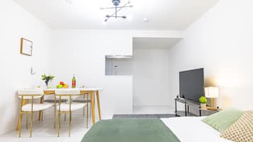 Escrivaninha, cortinas blackout, Wi-Fi de cortesia