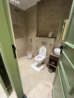 Quarto Clássico | Roupa de alta qualidade, secretária