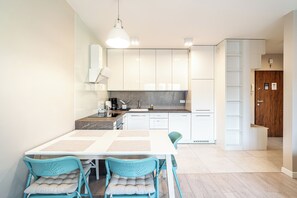 Apartamento, varanda | Kitchenette privada