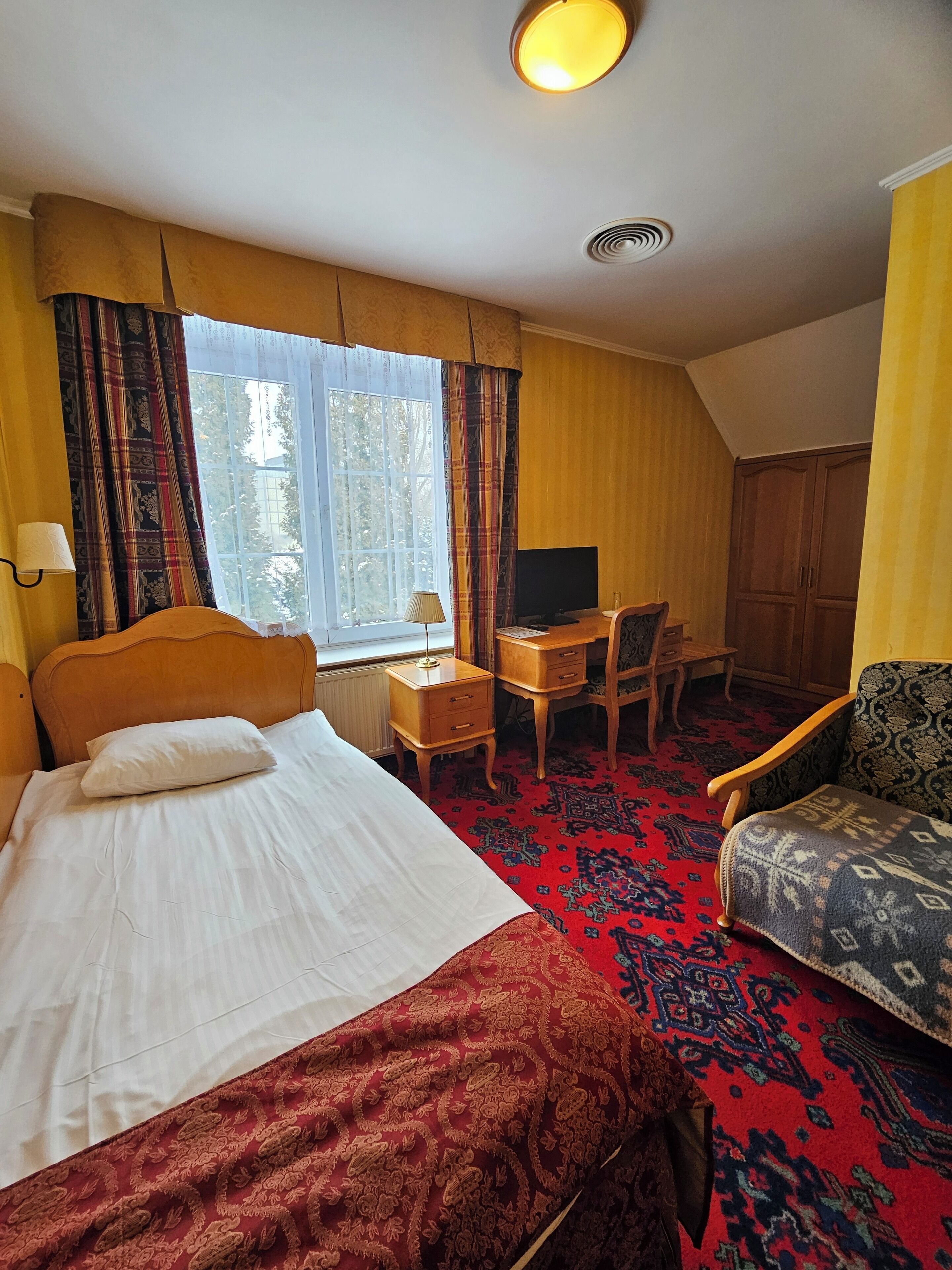 Quarto casal standard, vista para o jardim | Ferros/tábuas de passar roupa, Wi-Fi de cortesia