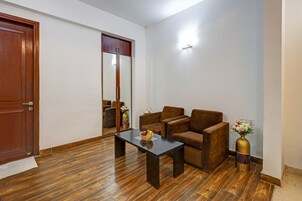 Suíte executiva, vista para a cidade | Ferros/tábuas de passar roupa, Wi-Fi de cortesia