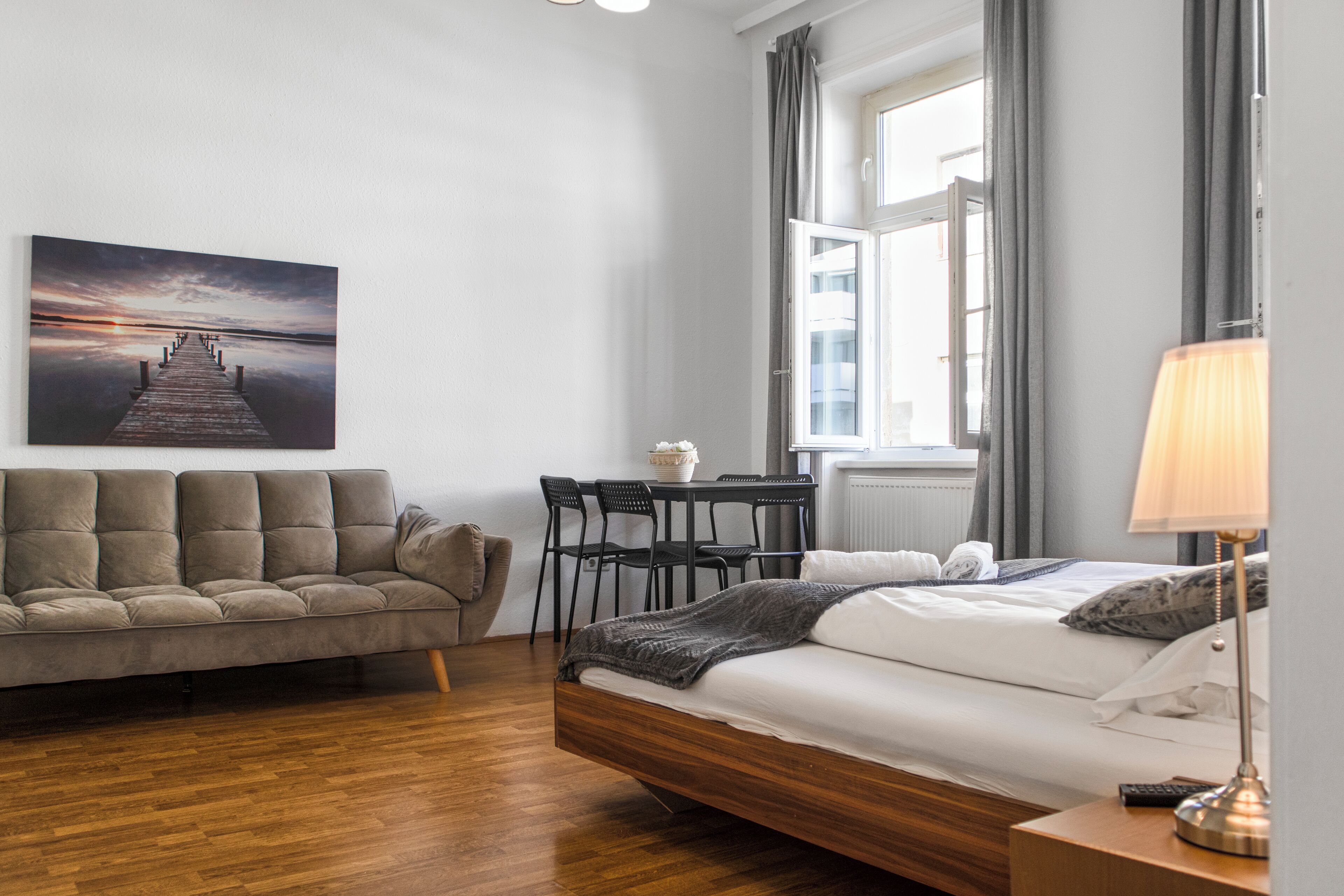 Apartamento básico | Ferros/tábuas de passar roupa, Wi-Fi de cortesia