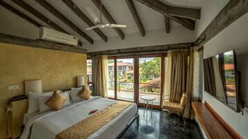 Quarto Clássico com Cama de Casal, varanda, vista para o jardim | Cofre no quarto, quartos insonorizados, Wi-fi grátis