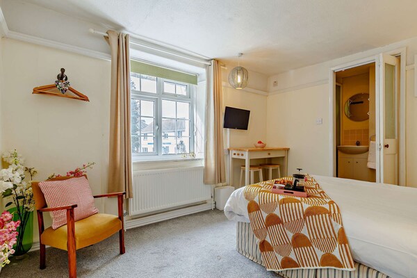 1605 By The Sea - Falmouth