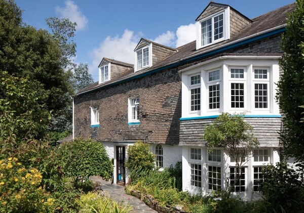 1605 By The Sea - Falmouth