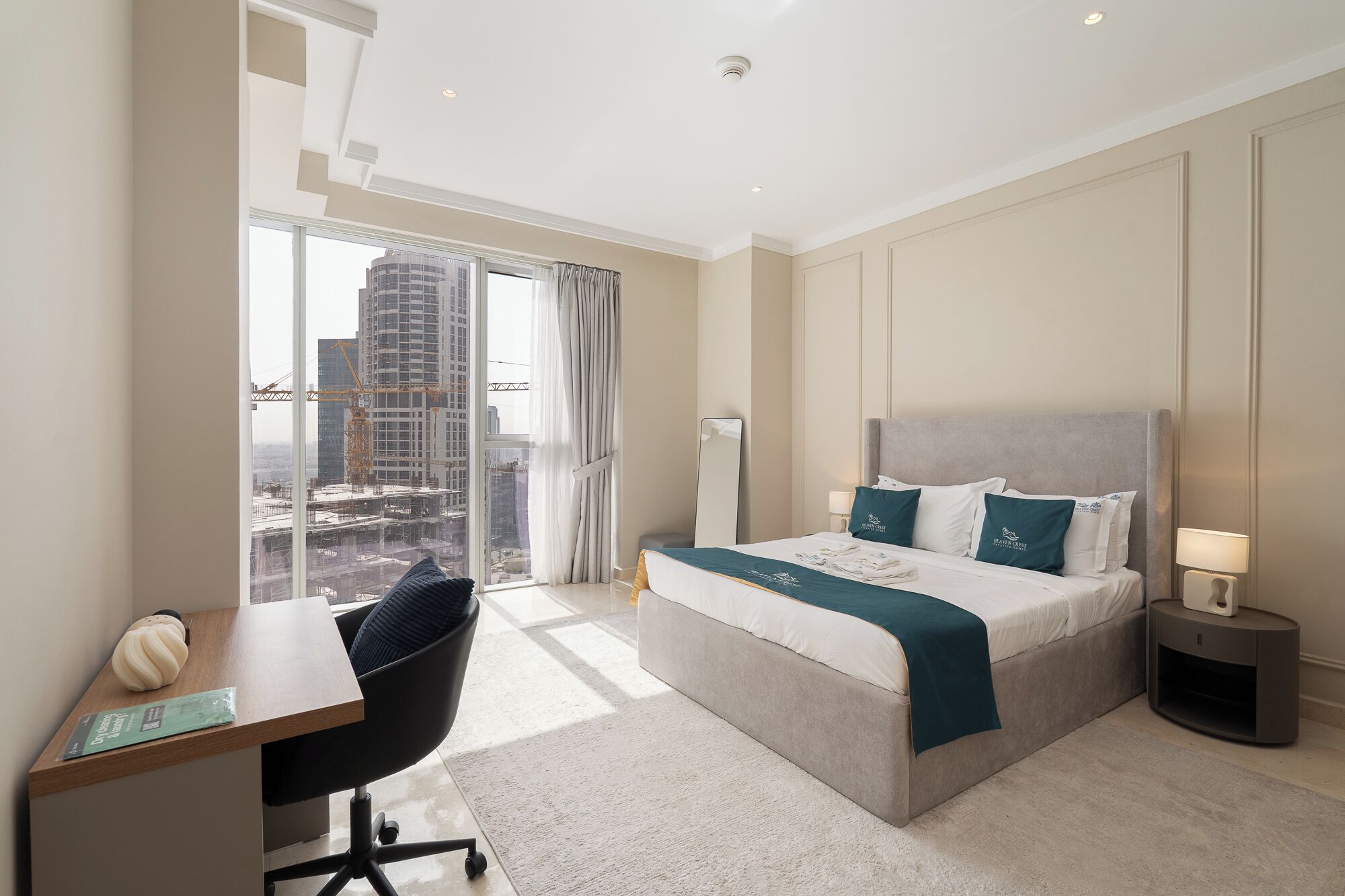 Apartamento Deluxe, Vista para a cidade | Cofre no quarto, secretária 