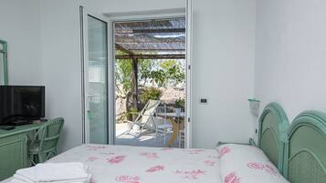 Apartamento Superior, vista para o jardim | Secretária, Wi-fi grátis