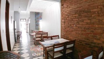 Café da manhã continental grátis todos os dias
