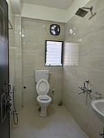 Quarto Duplo Standard, casa de banho partilhada | Casa de banho | Toalhas fornecidas