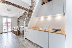 Apartamento Deluxe, varanda, vista para o mar | Interior