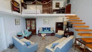 Quarto Familiar, vista para o jardim | Sala de estar