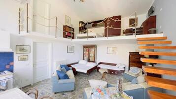 Quarto Familiar, vista para o jardim | Interior