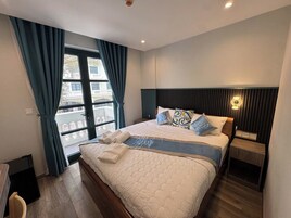 Cortinas/cortinados opacos, quartos insonorizados, Wi-fi grátis 