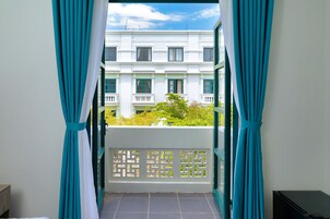 Cortinas/cortinados opacos, quartos insonorizados, Wi-fi grátis 