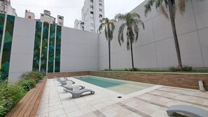 Piscina externa sazonal