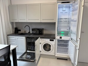 Suíte estúdio conforto | Cozinha privada | Geladeira grande, micro-ondas, cooktop, lava-louças