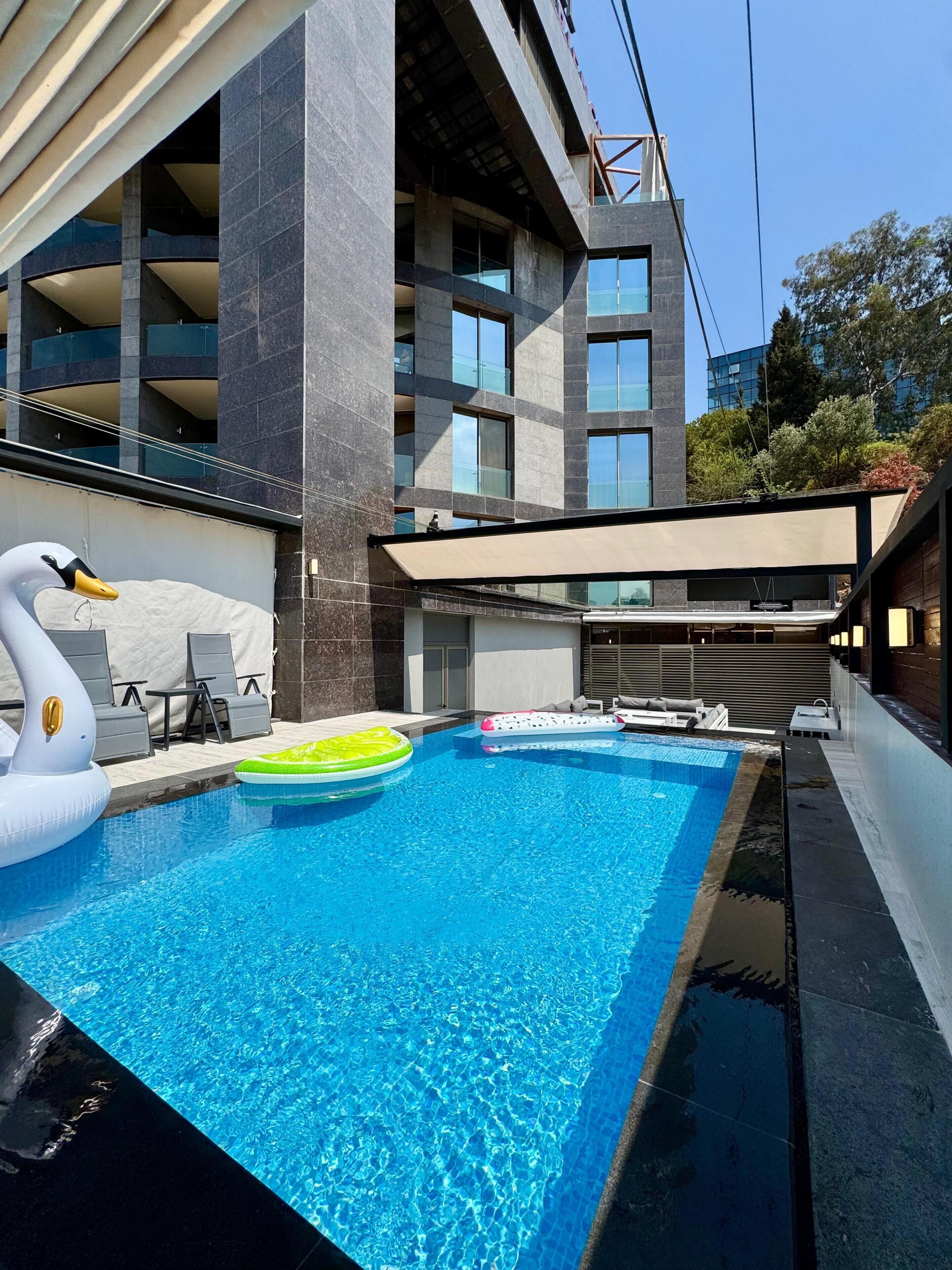 Quarto premium | Cofres nos quartos, cortinas blackout, quartos à prova de som