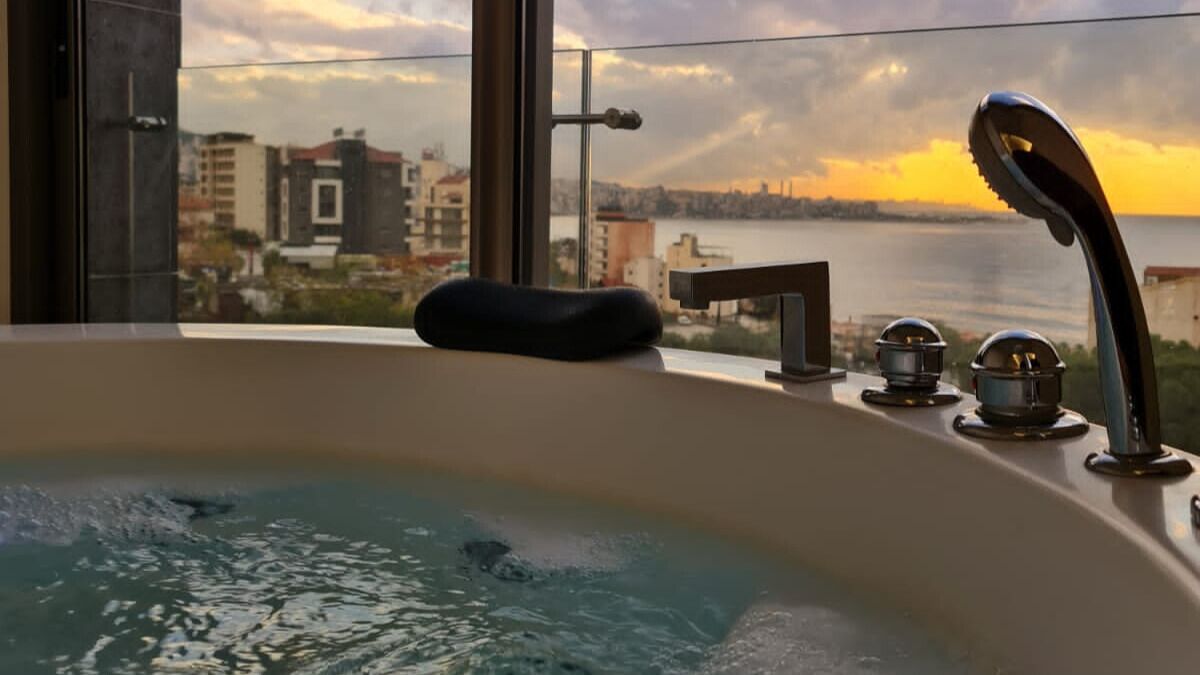 Quarto executivo | Cofres nos quartos, cortinas blackout, quartos à prova de som