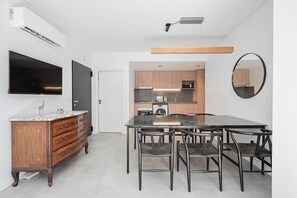 Apartamento, Vista para a cidade (C) | Sala de estar