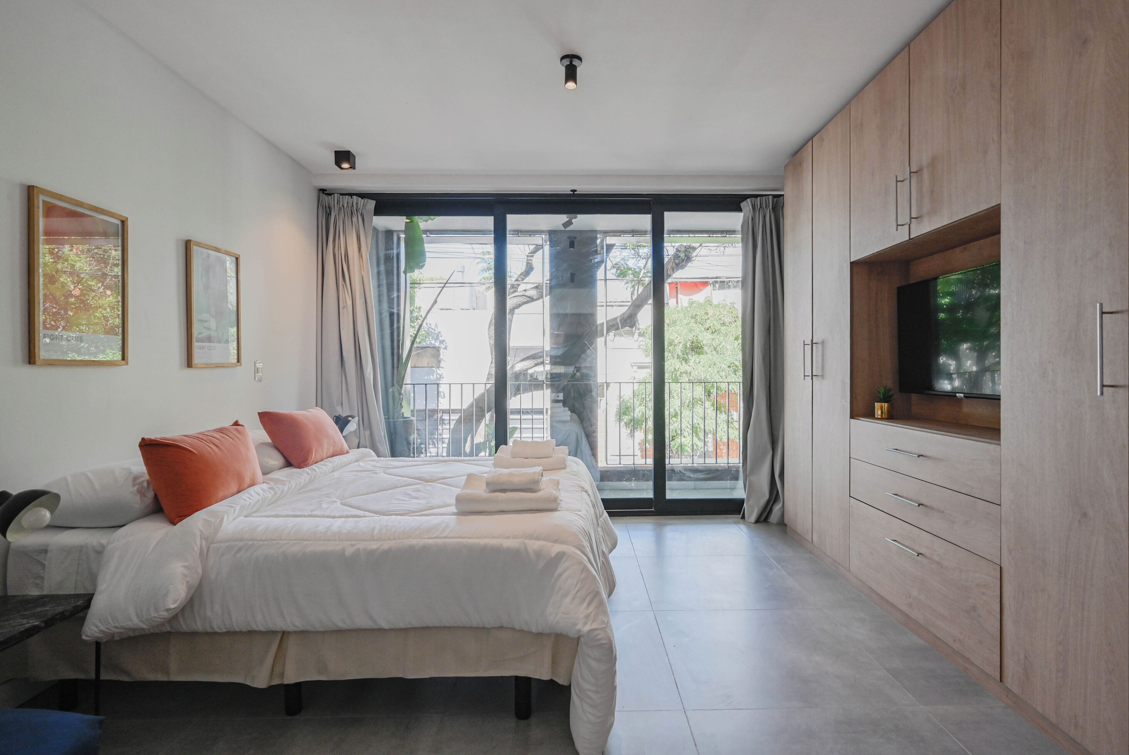 Apartamento, Vista para a cidade (B) | Secretária, secretária adequada para computadores portáteis 