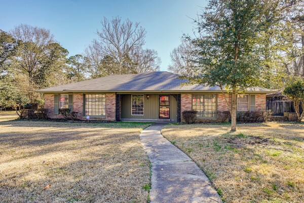 Family Home W/ Yard - 5 Mi To Jackson State Campus - Jackson, MS