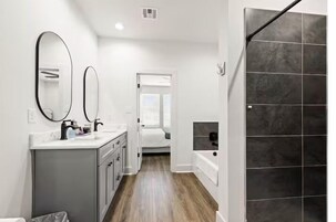 Casa de Luxo, 2 quartos | Casa de banho | Artigos de higiene pessoal grátis, um secador de cabelo 