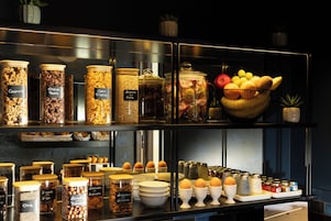 Café da manhã com buffet todos os dias mediante uma taxa