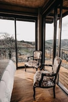 Quarto casal ou duplo superior, sacada, vista para o jardim | Parte interna