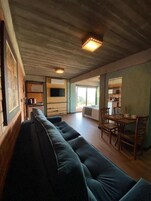 Quarto triplo, sacada, vista para o jardim | Parte interna