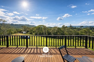 Chalé luxo, banheira de hidromassagem, vista para a montanha | Terraço/pátio