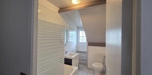 Quarto Quádruplo Familiar, várias camas, não fumadores, vista para o jardim | Casa de banho