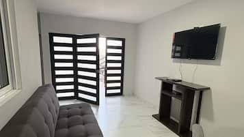 Apartamento Clássico, 3 quartos, pátio | Sala de estar