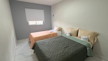 Cortinas/cortinados opacos, ferro/tábua de engomar, Wi-fi grátis