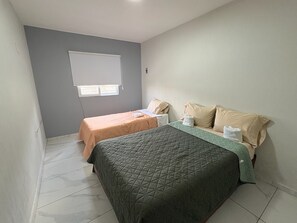 Cortinas/cortinados opacos, ferro/tábua de engomar, Wi-fi grátis 