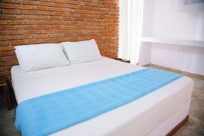 Quarto Clássico com Cama de Casal | Edredões de penas, com decoração personalizada, Wi-fi grátis 