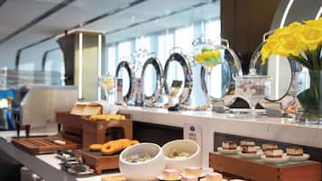 Café da manhã com buffet grátis todos os dias