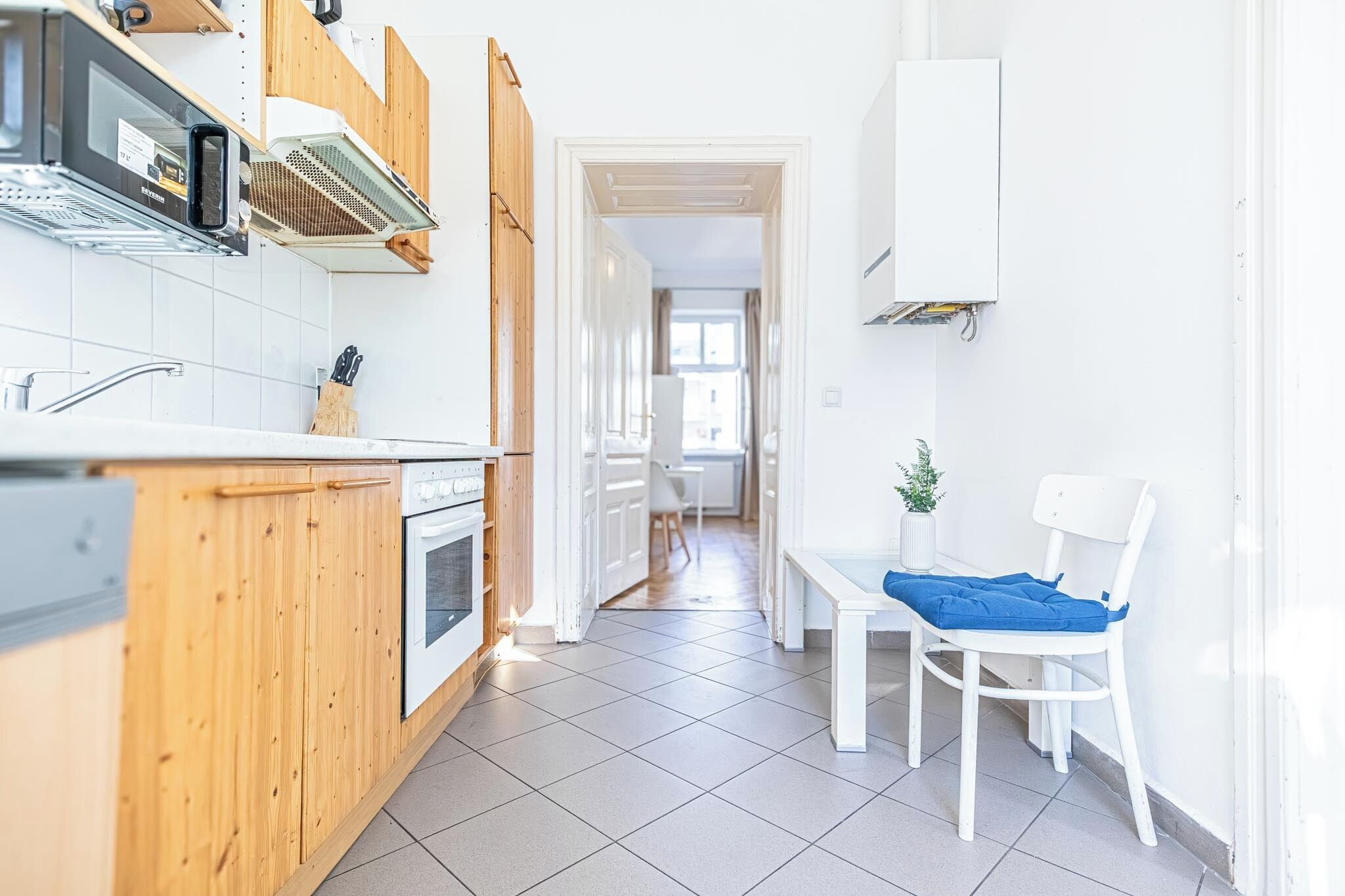 Quarto básico | Cozinha privada | Geladeira, micro-ondas, fogão, cooktop