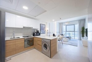 Apartamento, sacada, vista para a cidade | Cozinha privada