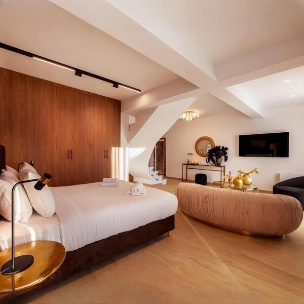 Cens Platinum Luxury Suites - Grecia