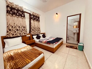 Quarto Triplo | Wi-fi grátis, roupa de cama fornecida 
