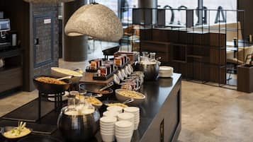 Café da manhã com buffet todos os dias (EUR 19 por pessoa)