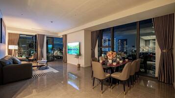 Apartamento Deluxe, 3 quartos, varanda | Interior