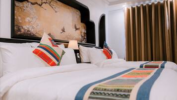 Quarto Quádruplo Deluxe | Secretária adequada para computadores portáteis, Wi-fi grátis